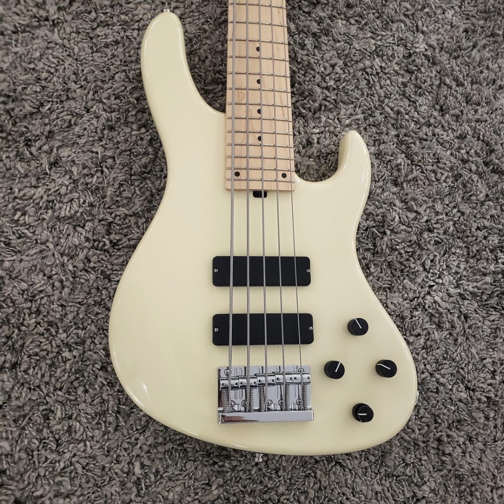 5 String Basses Archives - Bass Gear Direct