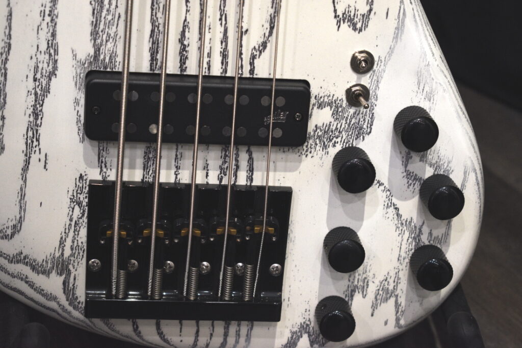 Tribe Bass Guitar Avalanche 5 wt - Bass Gear Direct
