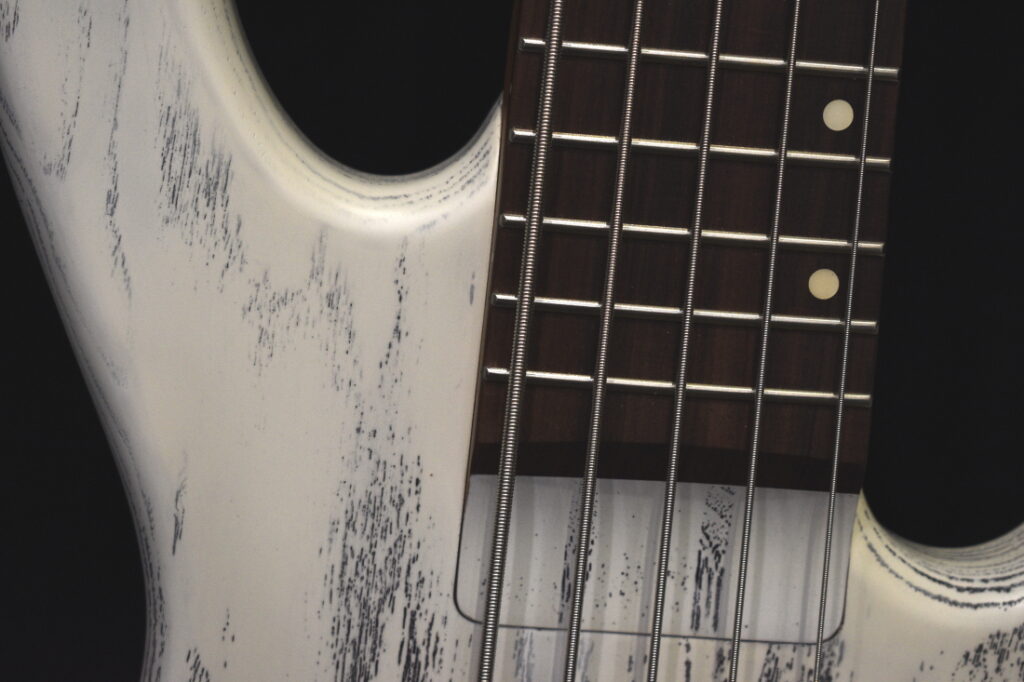 Tribe Bass Guitar Avalanche 5 wt - Bass Gear Direct