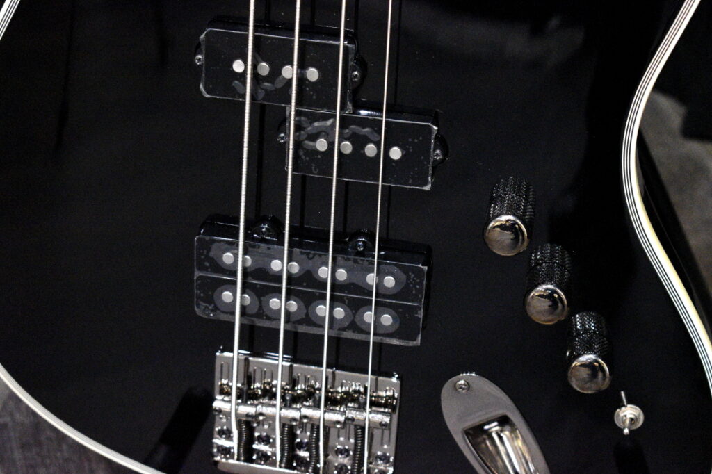 Tribe Bass Guitar SF 4 bk - Bass Gear Direct