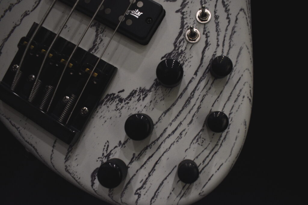 Tribe Bass Guitar Avalanche 4 wt - Bass Gear Direct